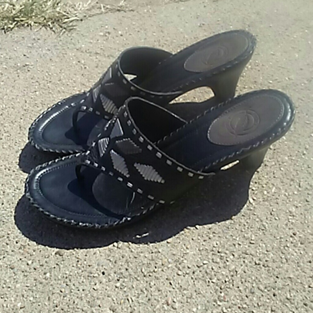 Nurture Black Aztec Design Sandal - Gem